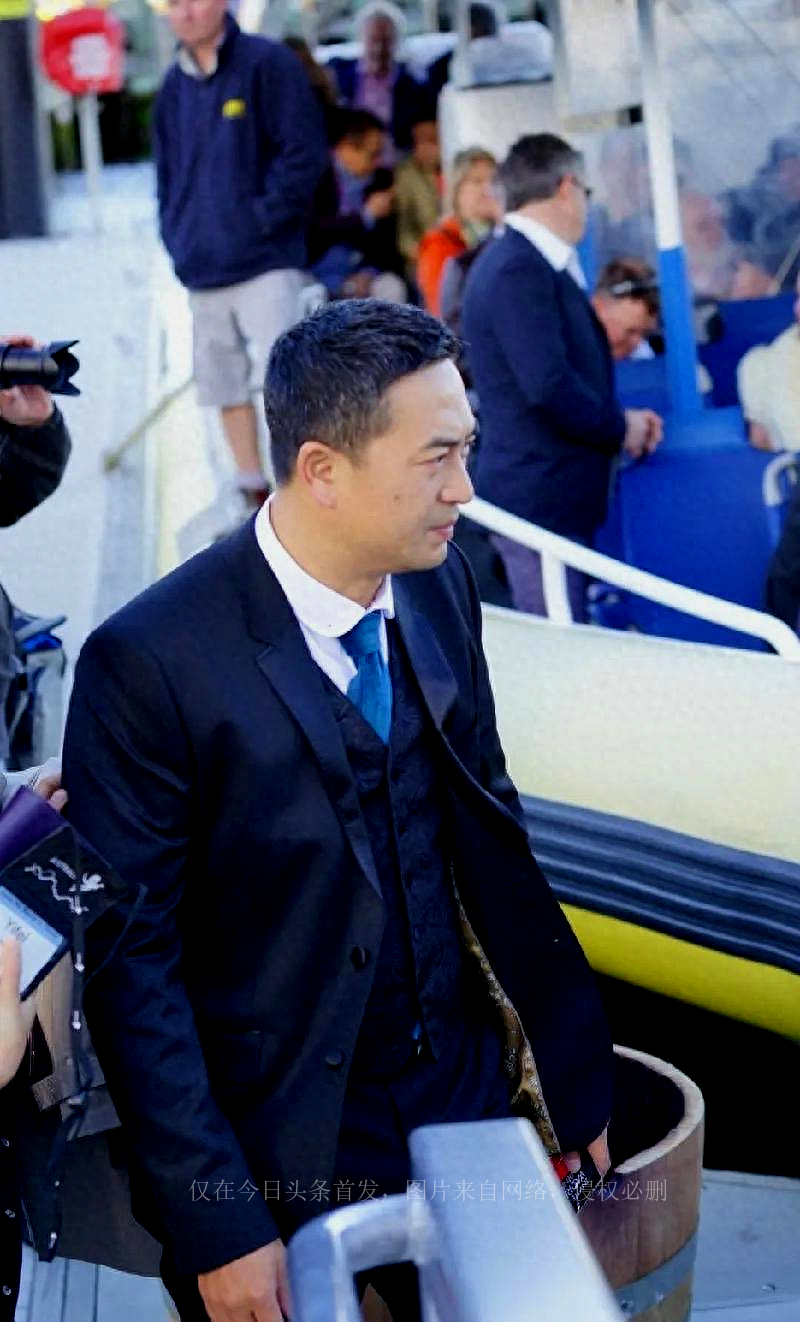 52-year-old Zhang Jiayi was photographed at a dinner party in Hong Kong ...