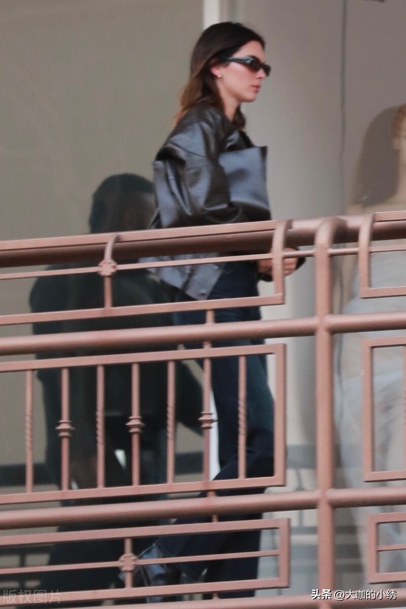 "Little Girl" Kylie Jenner Brings Friend and Sister Kendall Jenner to ...