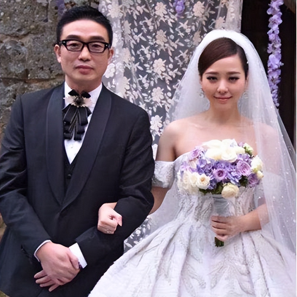 Four years after the divorce, looking back at the situation of Feng Ke ...