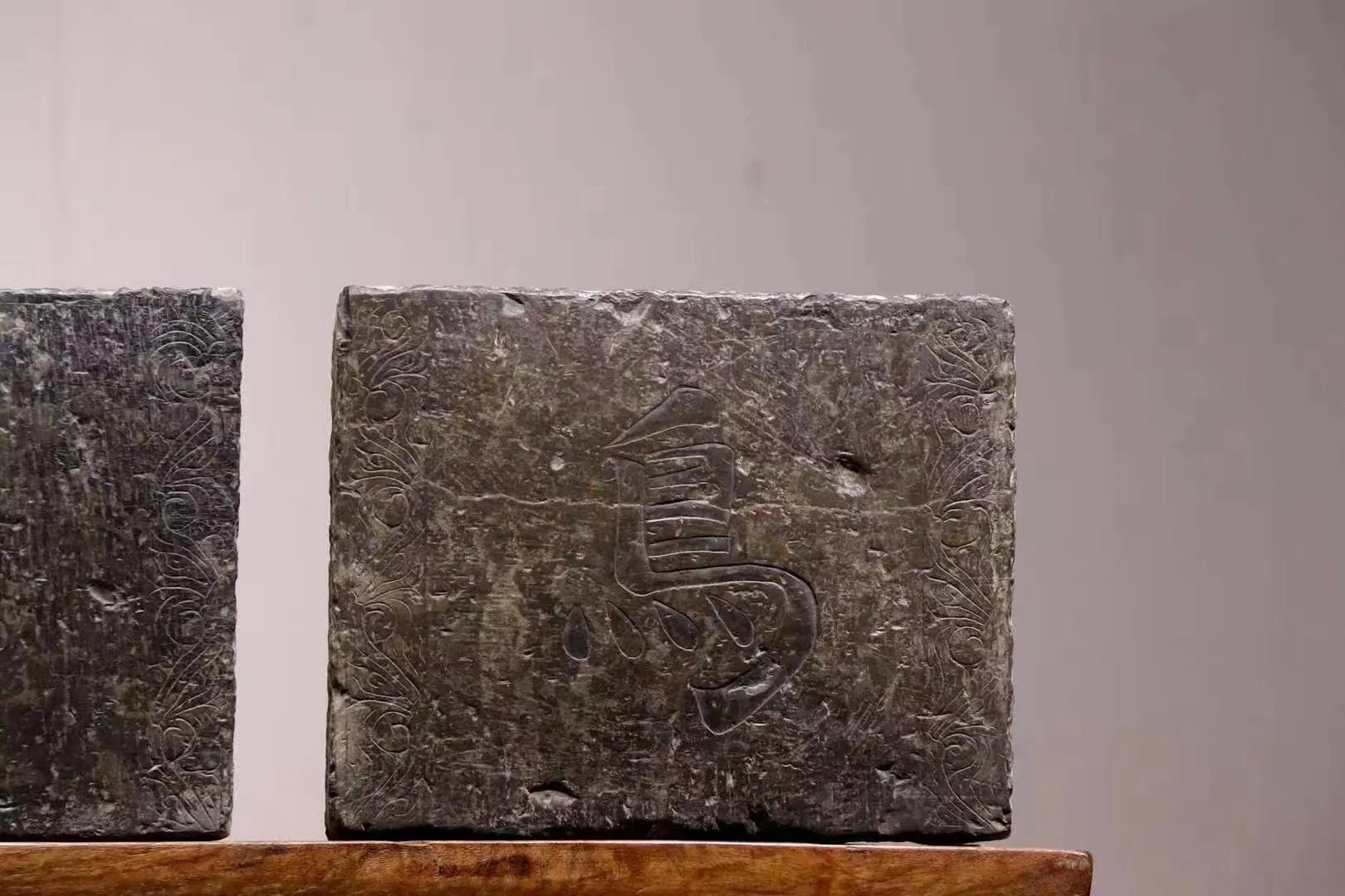 A plaque from the Ming Dynasty left behind by the ancient building ...