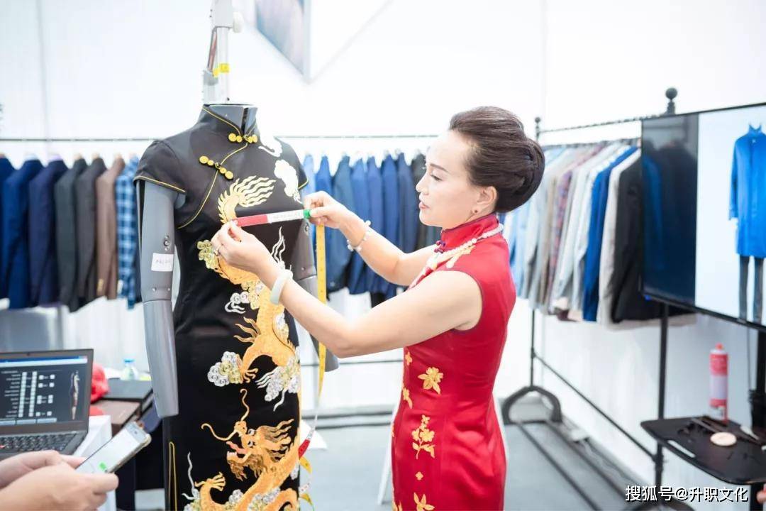 Longteng Han and Tang Dynasty costumes have been inherited as ...