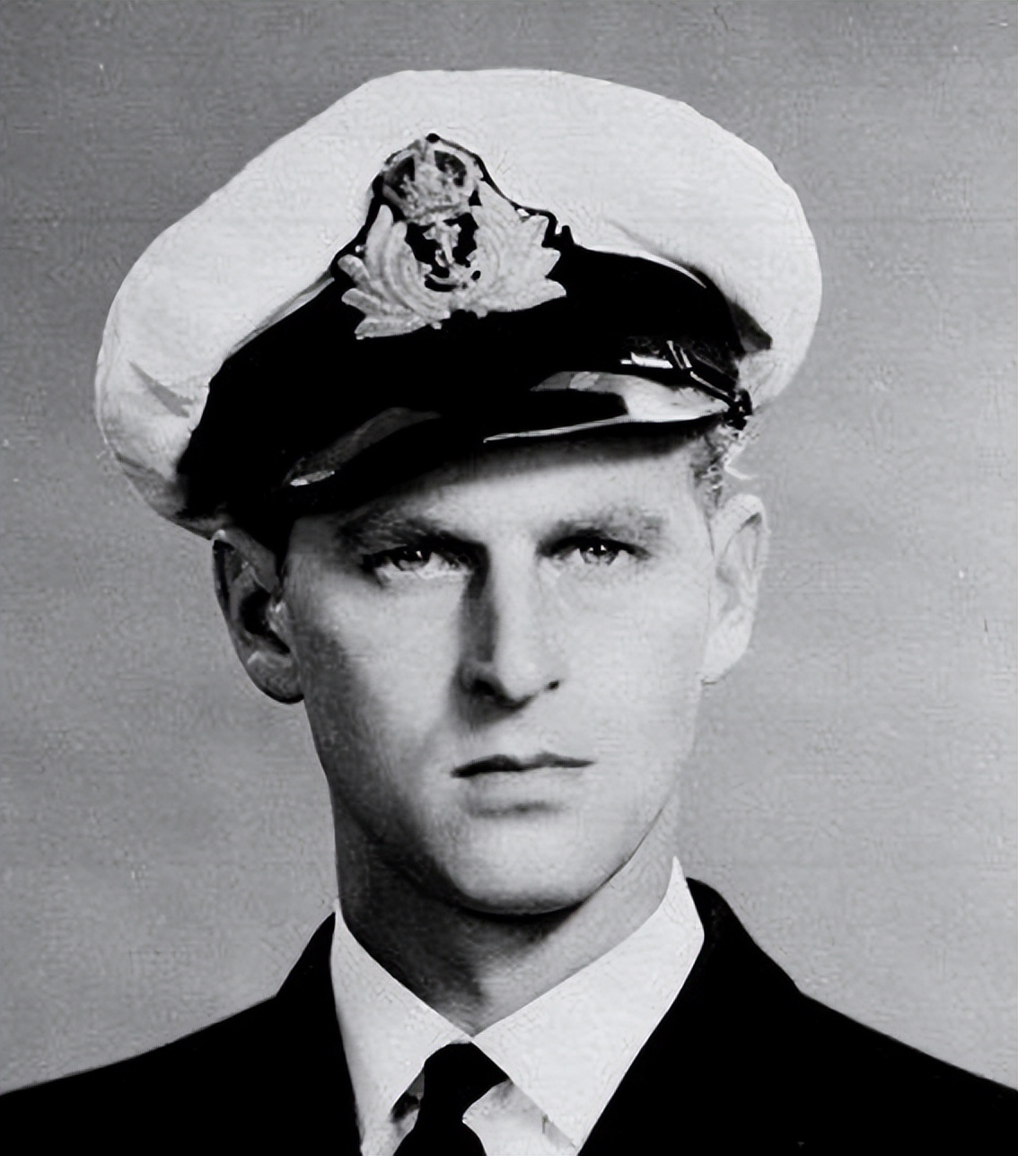 The old British prince Philip, 52 years old, is more handsome than his ...