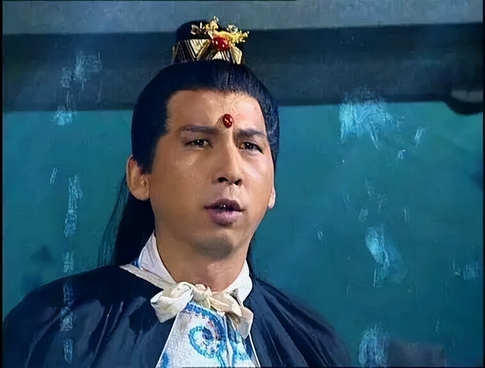 Hong Kong star Cao Rong returns to the countryside to feed pigs ...