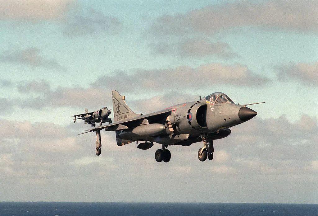 The air combat capability of the STOVL patent fighter is beyond ...