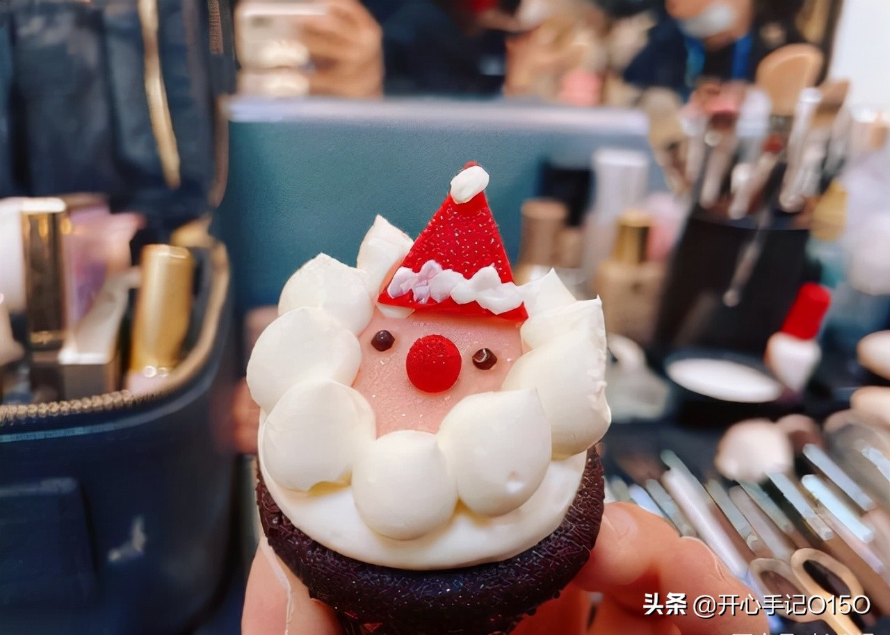 Xiao Zhan has hammered generously!The cake is very cute. I am curious ...
