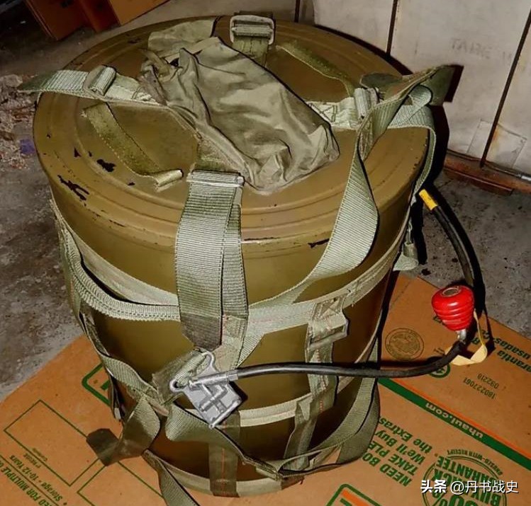 U.S. B54 nuclear backpack, a suicide weapon for the Green Beret troops ...