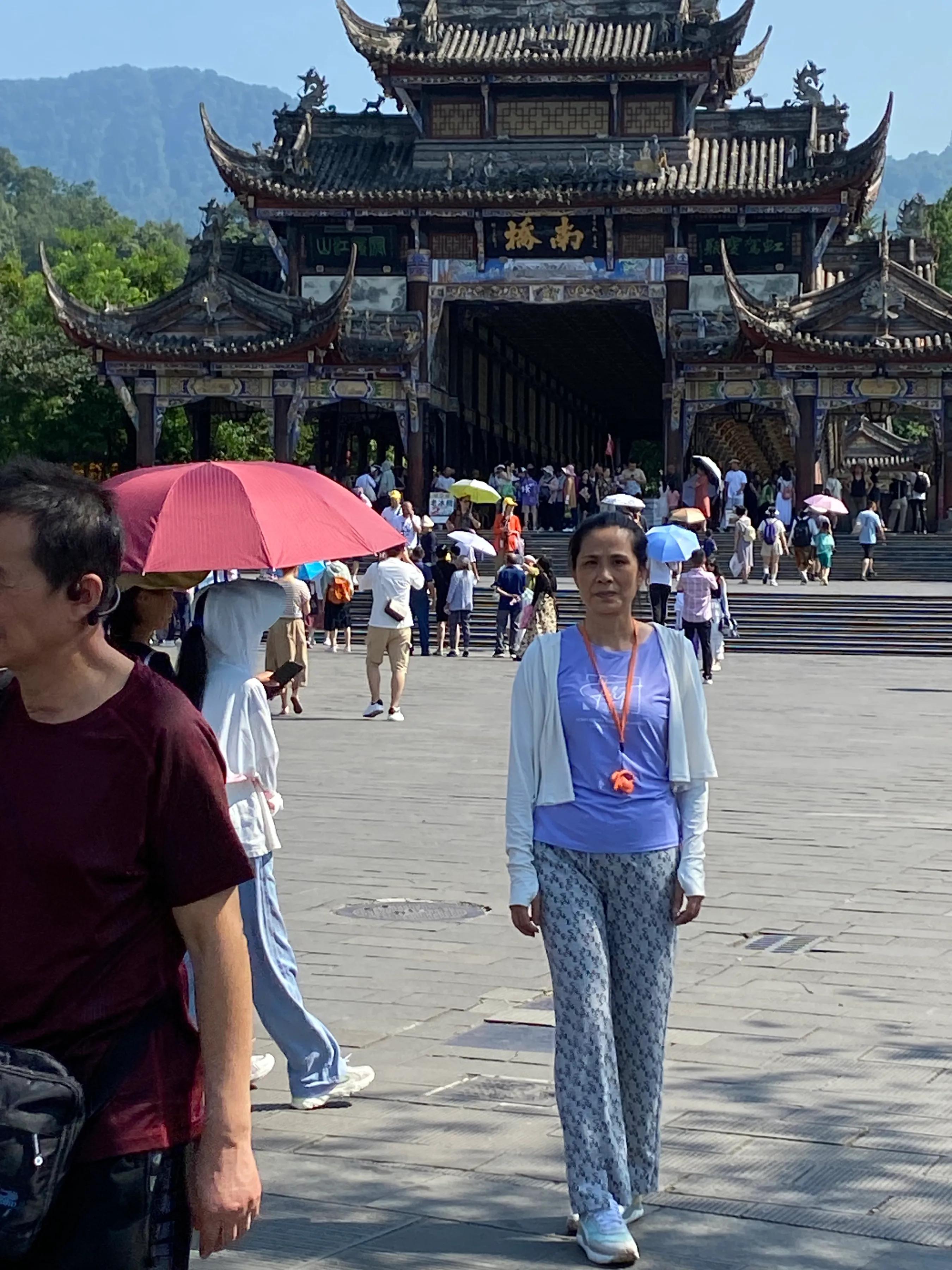 Poem 1: In Chengdu - iNEWS