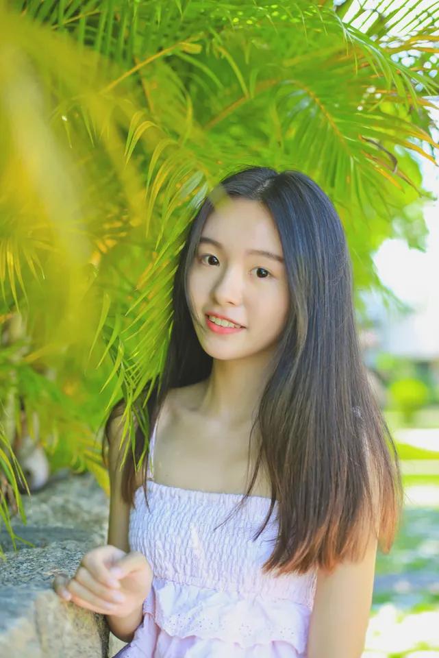 Beautiful school flowers beautiful and fresh outdoor photo - iNEWS