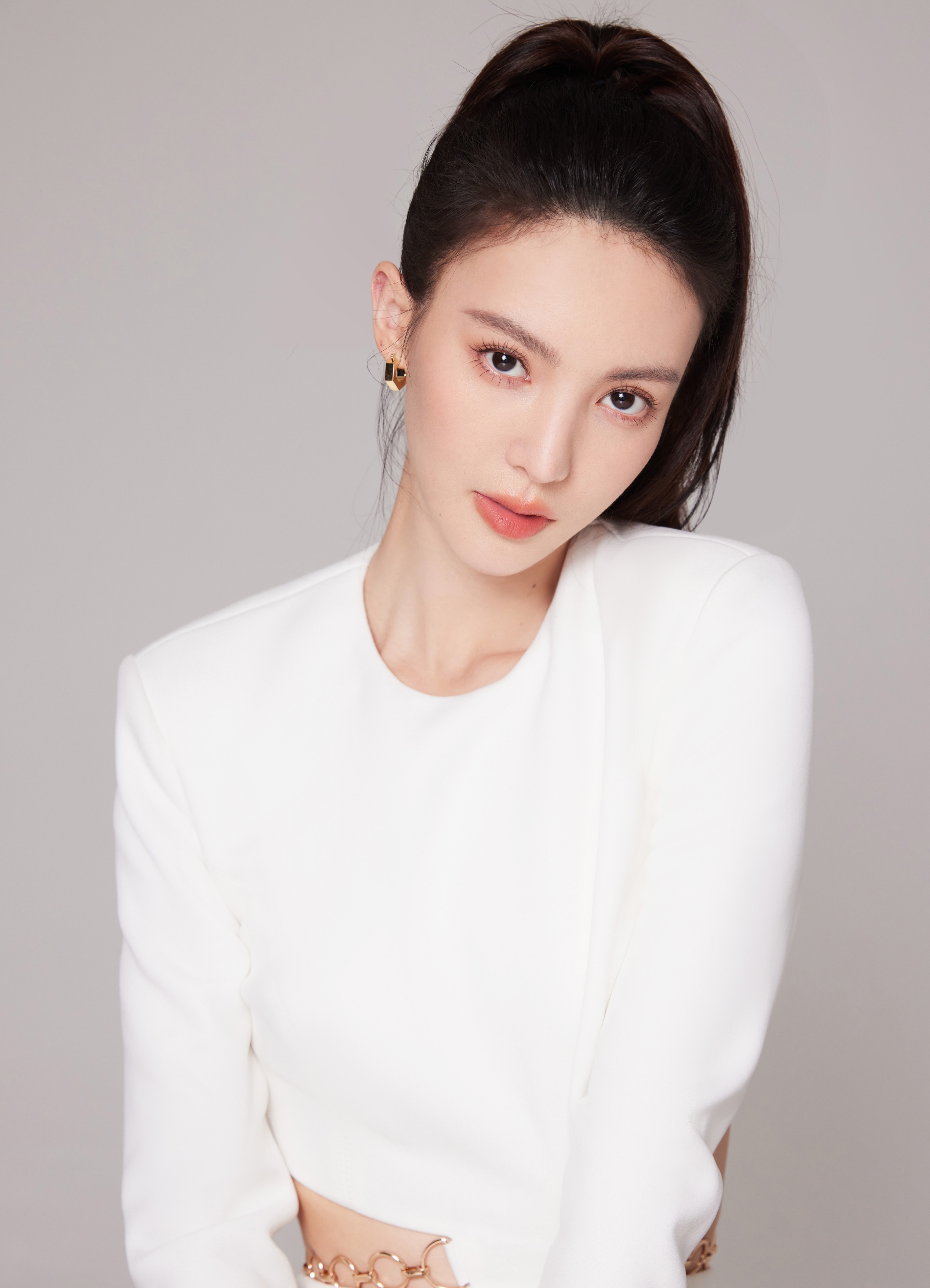 Jin Chen's simple and solid-color one-piece short skirt looks like a ...