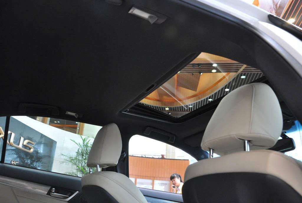 What is the difference between a car with a sunroof and a car without a ...