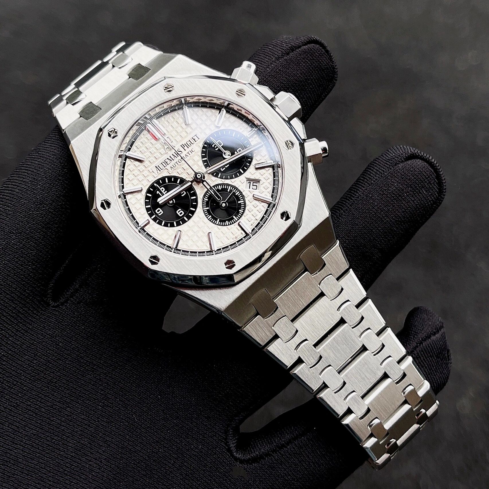 AP Royal Oak White Panda - iNEWS