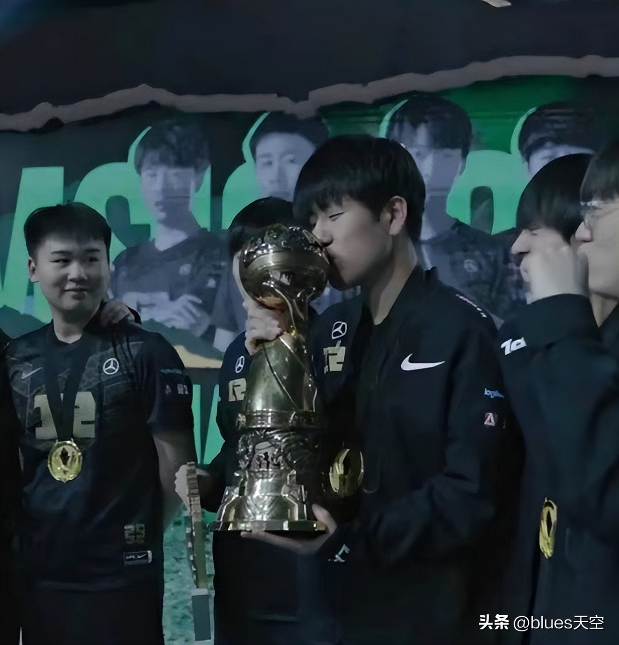 League of Legends RNG officially announced that Gala and Ming will ...