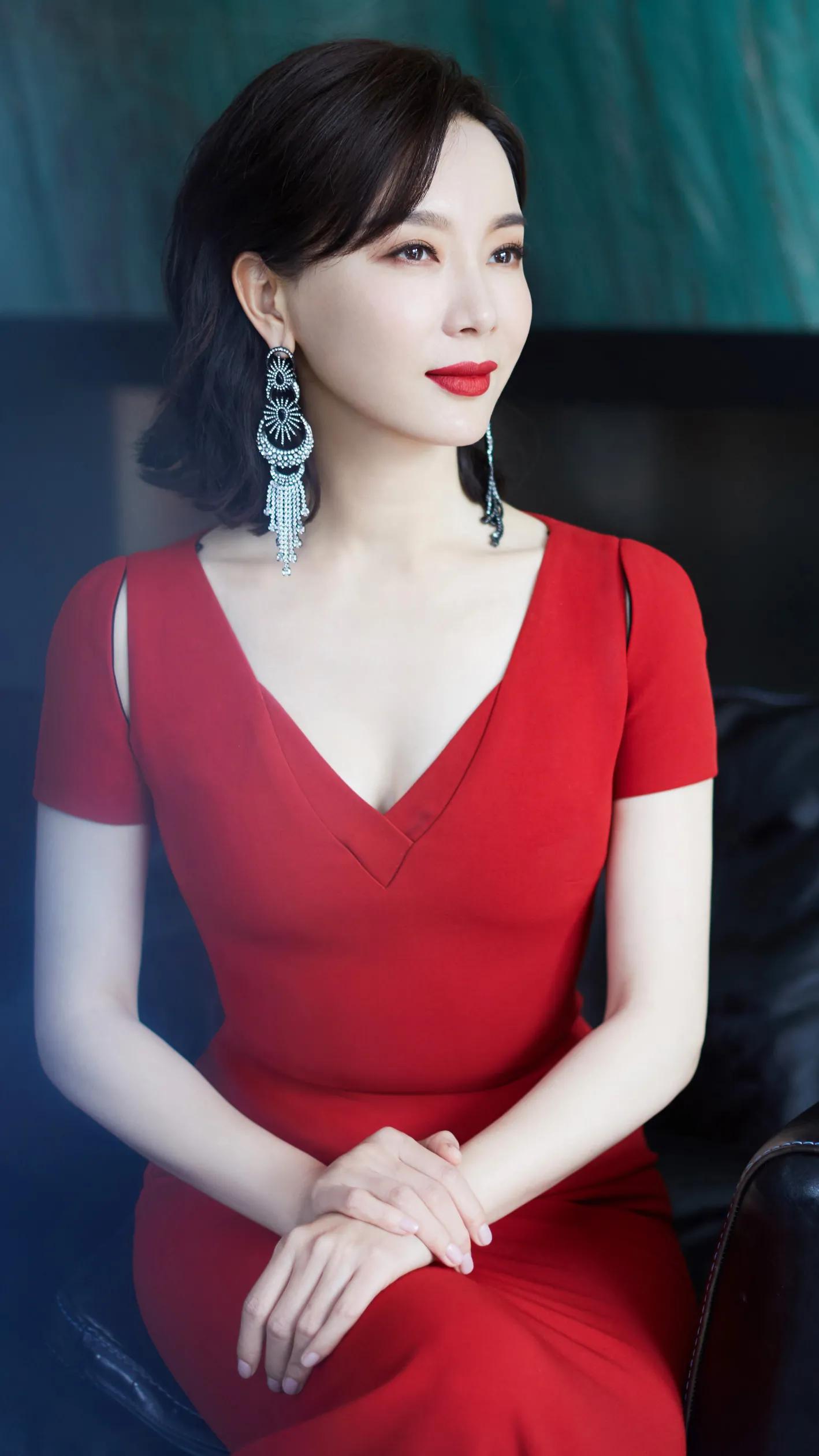 10 Female Celebrities With Flat Faces, But More and More - iNEWS