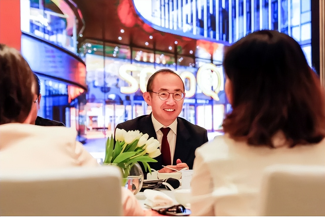 Run away completely?Pan Shiyi emptied 30 billion and appeared overseas ...