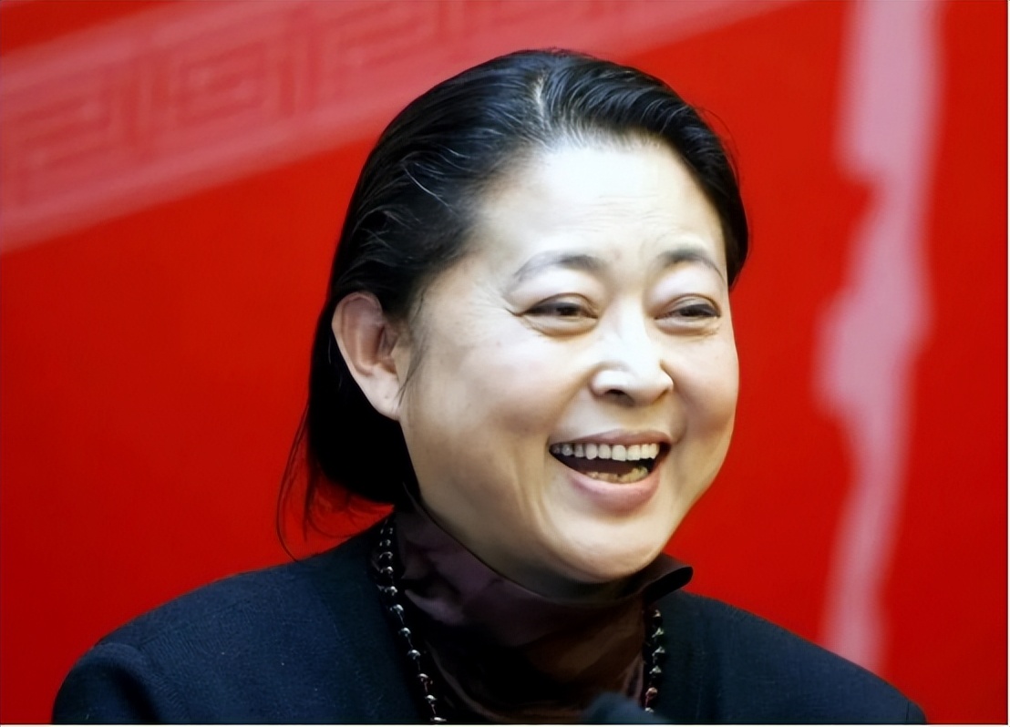 64-year-old Ni Ping's appearance has changed too much, her nostrils ...