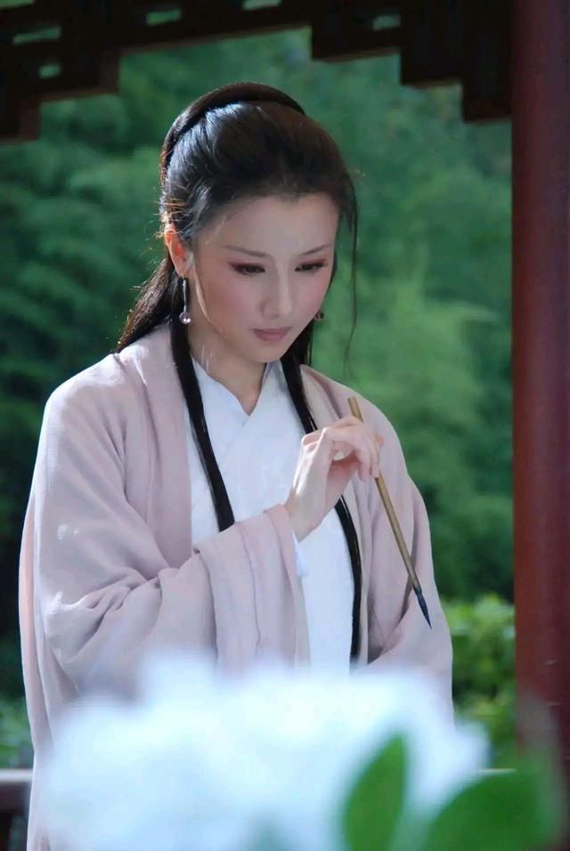 A talented calligrapher whose life has only bloomed for 23 years, Jiang ...