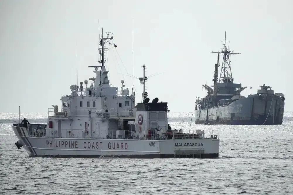 Haixun 173 encountered a Philippine ship, Haixun 09 quickly supported ...