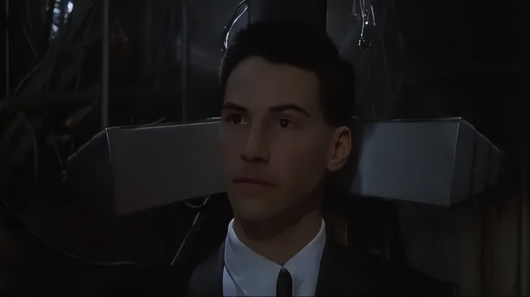 Keanu Reeves' strength interpretation, through body language, conveys ...