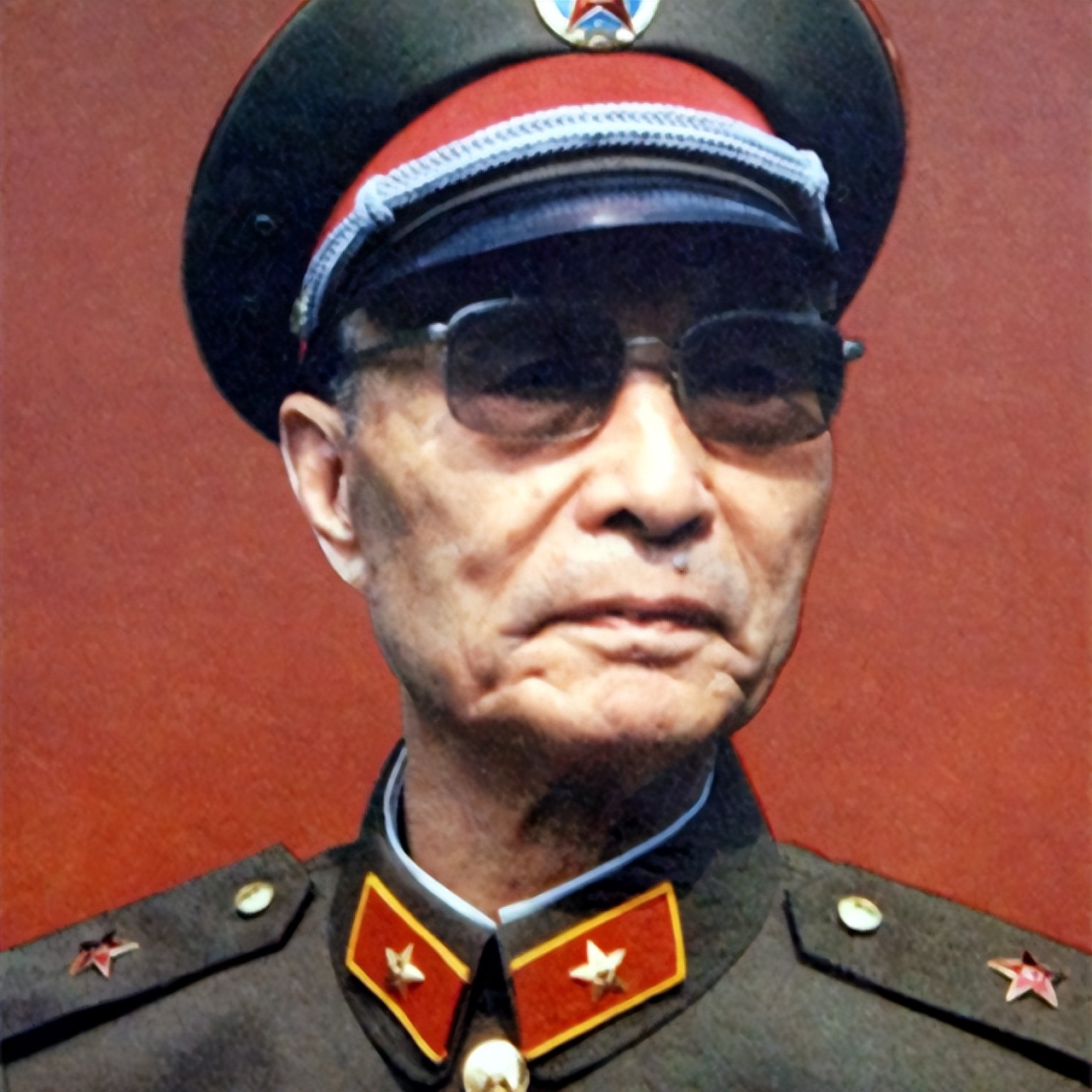 In 1982, General Zhang Aiping saw Jiang Zemin and said in surprise: So ...