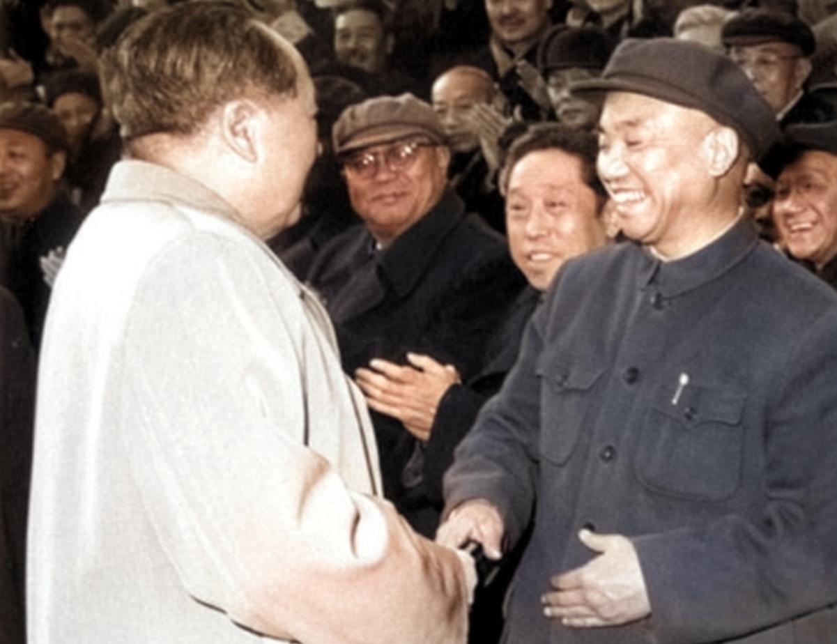 Old red photo: Marshal He Long and General Xiao Ke, both comrades-in ...
