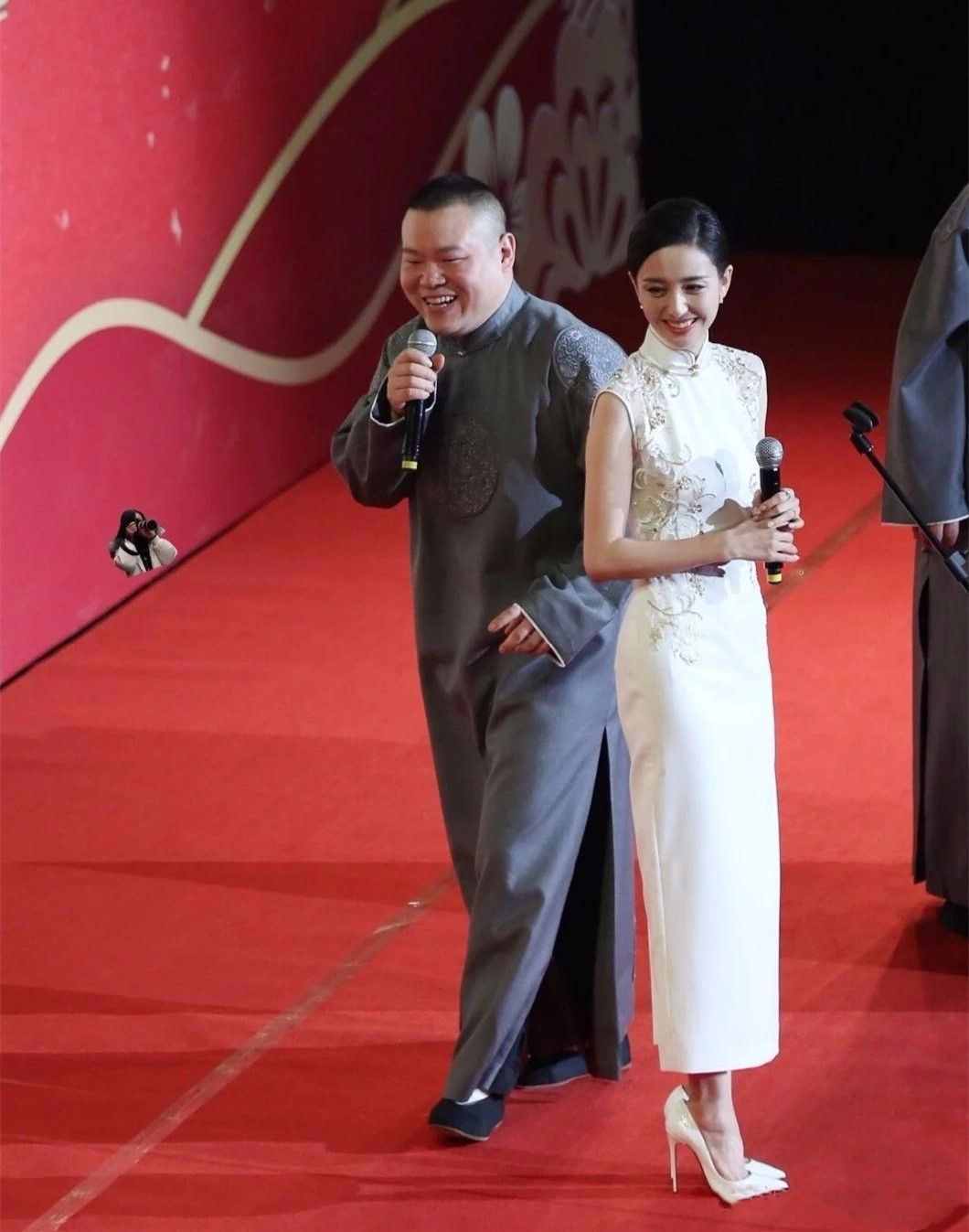 Tong Liya looks beautiful in a cheongsam, but everyone cares about her ...