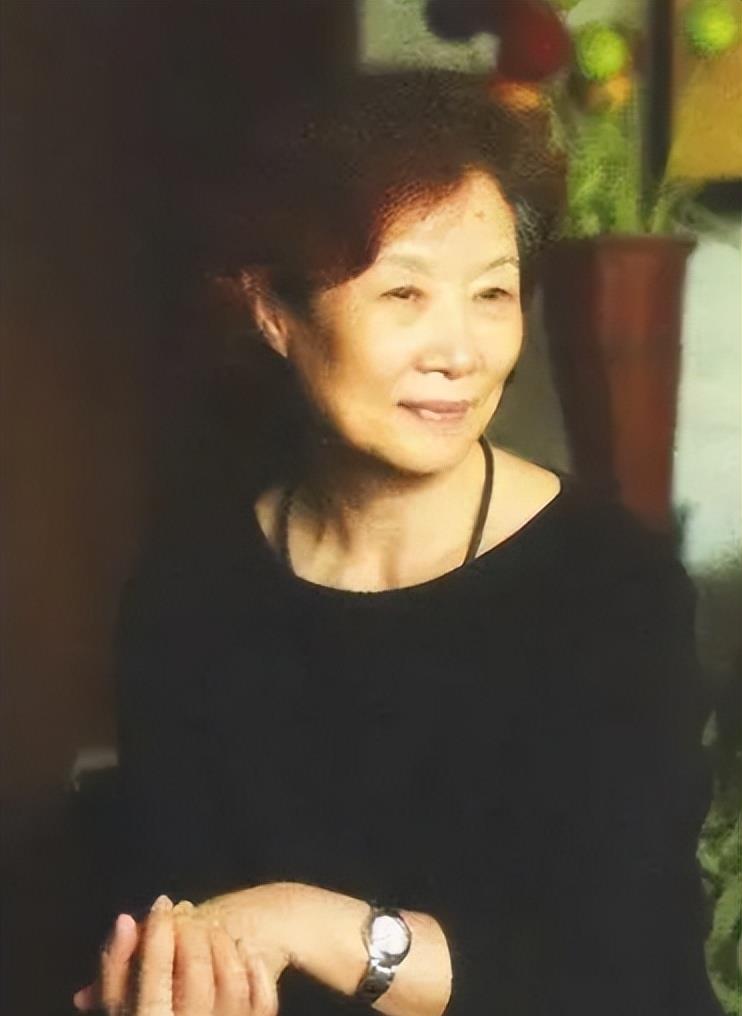 Lu Zhong: Married to a classmate and loved her all her life. Now her ...