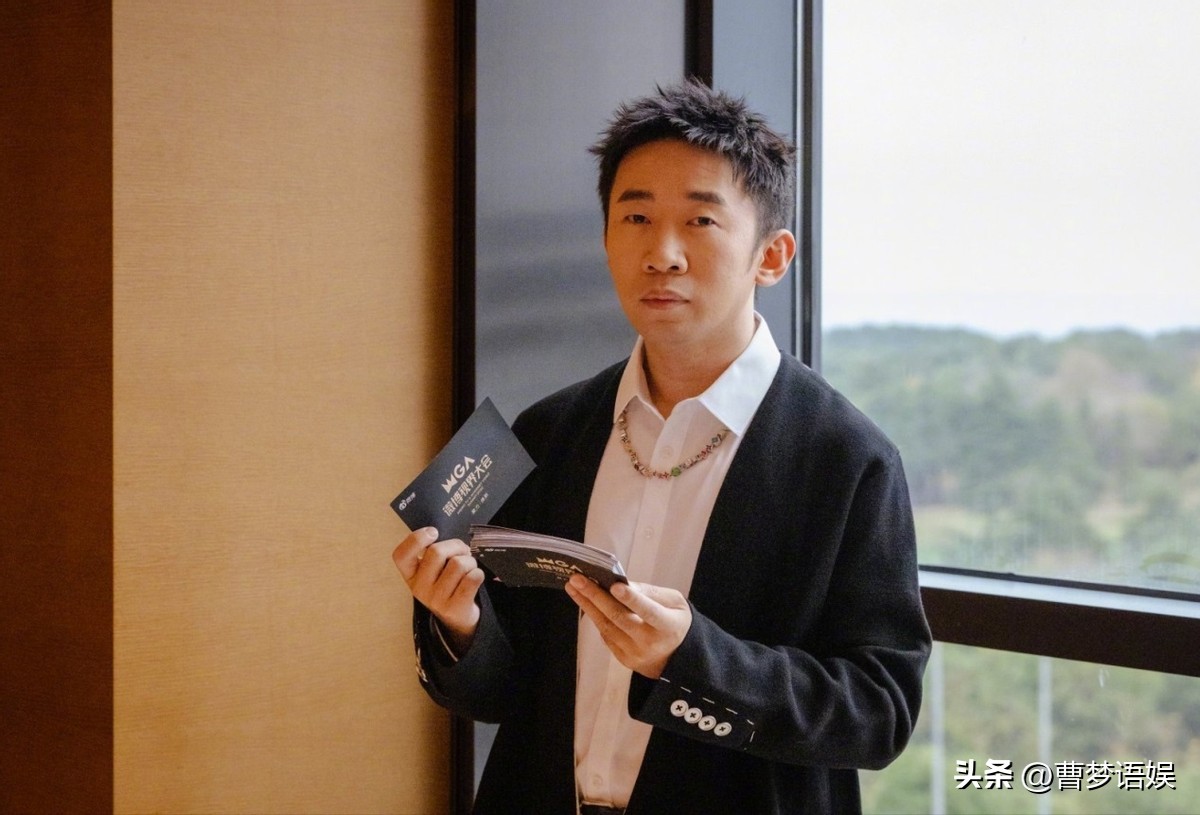 Yang Di's world-weary expression went out of the circle, the deity ...