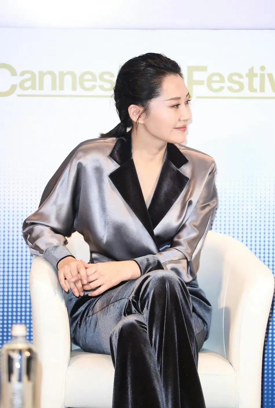 Xu Qing said to Dong Qing: "It seems that this dress is very popular ...