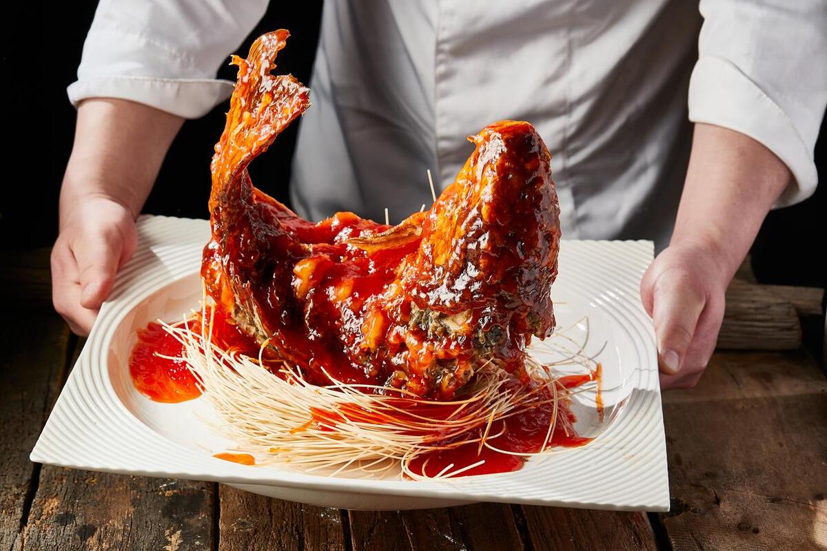 Manchu Banquet and Hamburger Coke: The Contrast and Refraction of ...