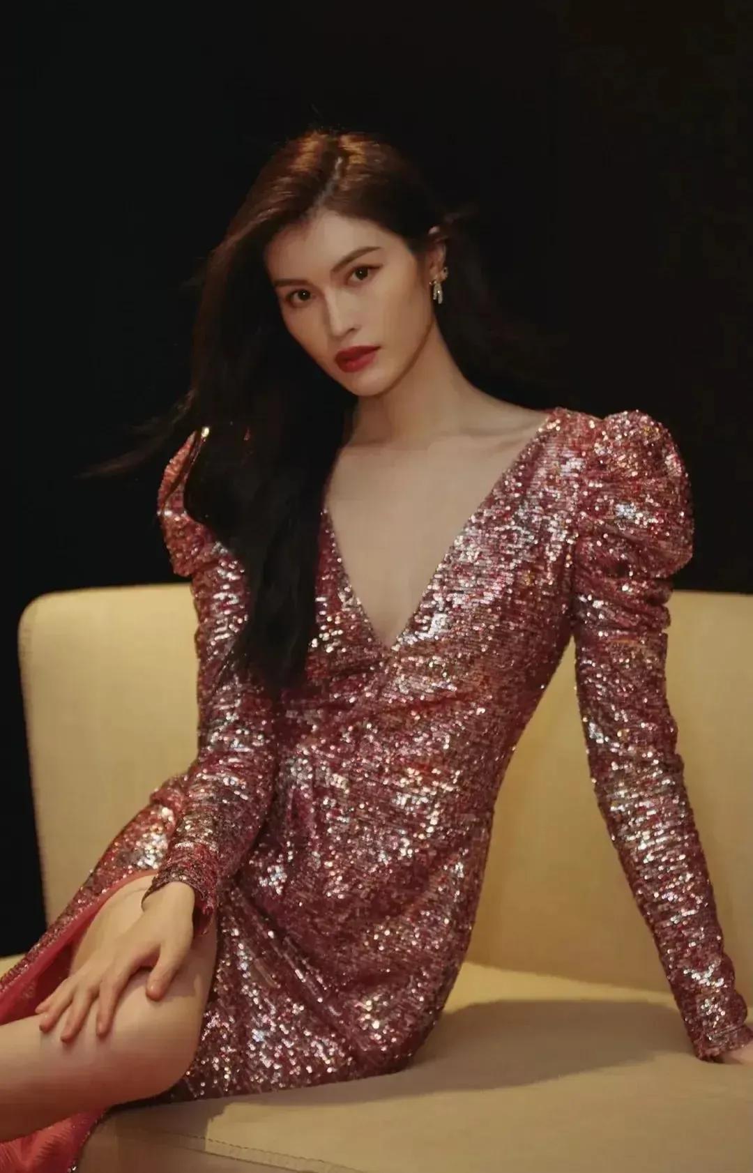 Beautiful model He Sui stunning photo - iMedia