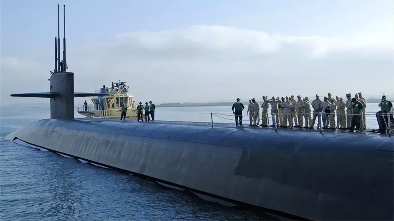 Why do submarines have glass windows? There are safety risks but great ...