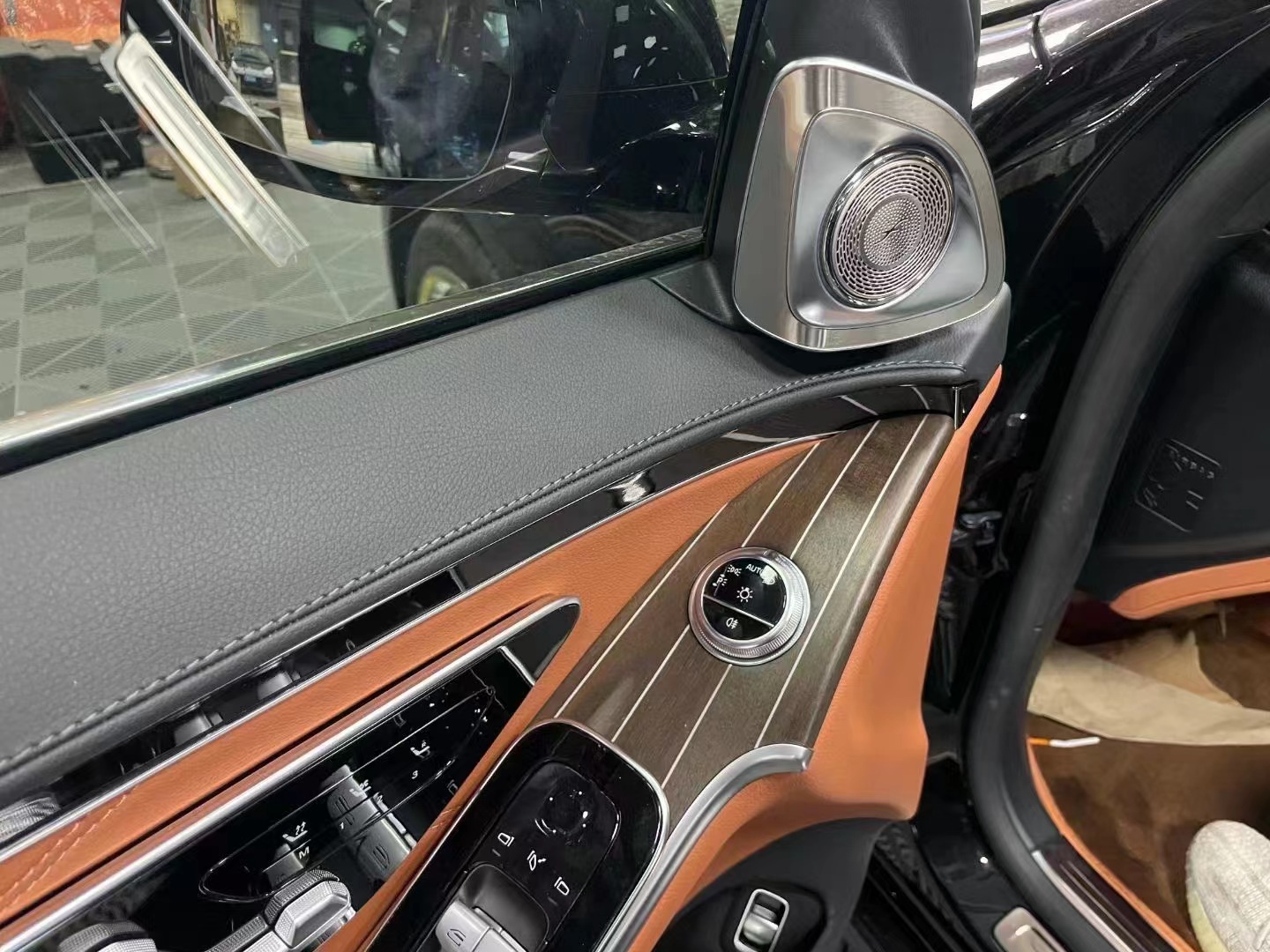 22 Maybach S480 interior upgrades walnut S680 with the same interior wood trim effect sharing ...