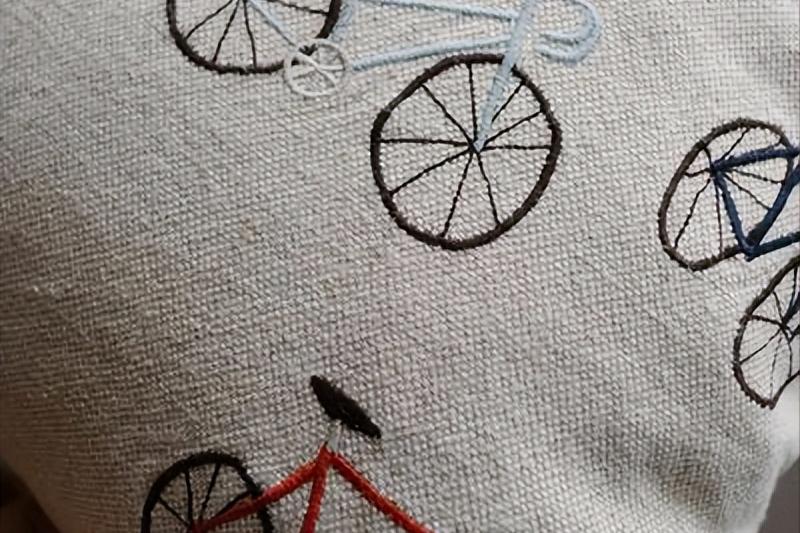 Based on comic embroidery handicraftism, how does embroidery comics ...