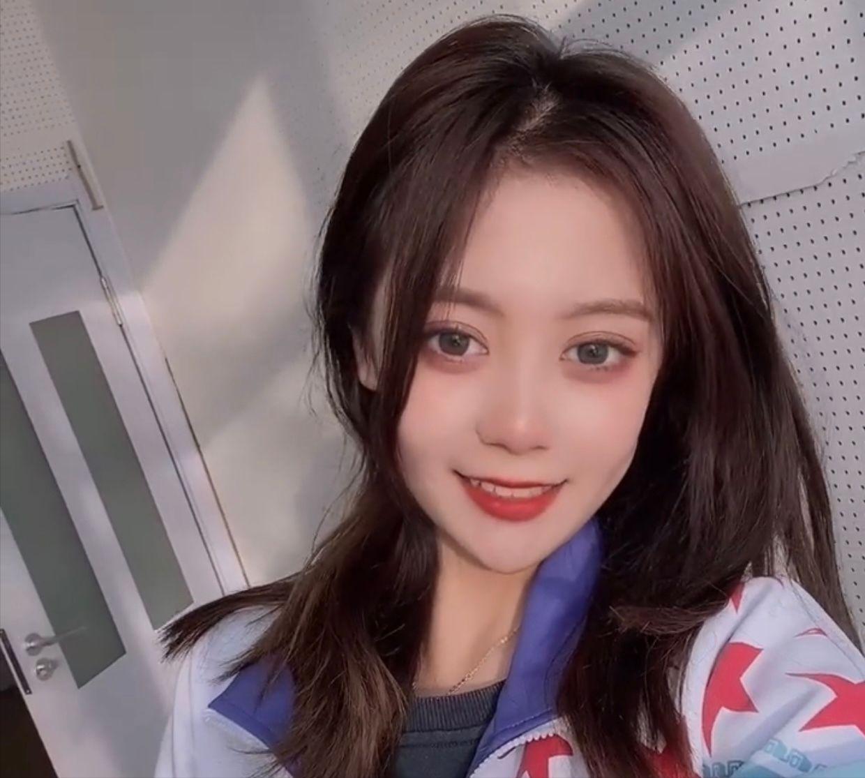 Actor Tang Jianjun participated in the dinner and showed off his ...