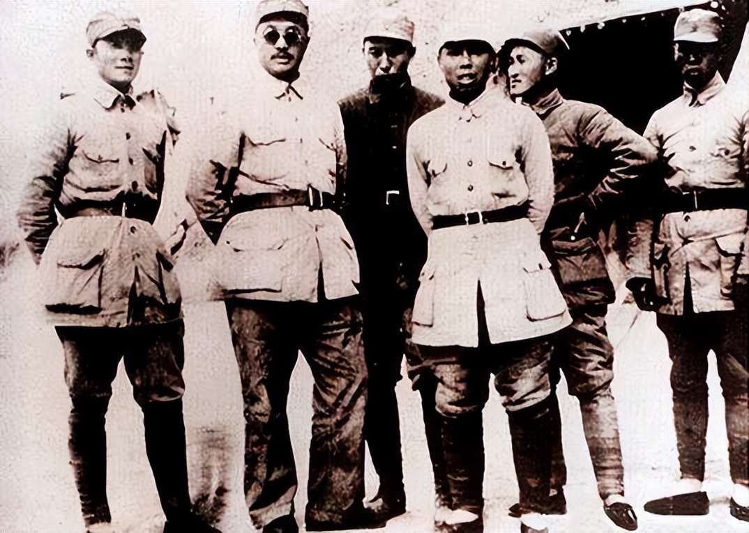 In 2001, the 85-year-old Xue Ming had to attend the farewell of his son ...