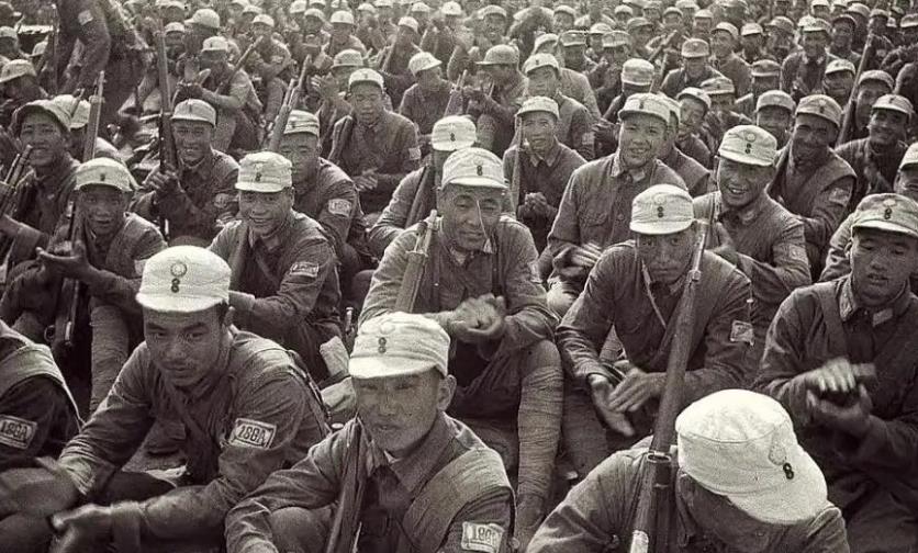 How many people are there in a standard infantry division, and how many ...