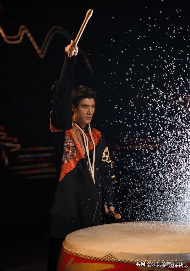 Wang Leehom sang a piece of history with a piece of "Heaven and Earth ...