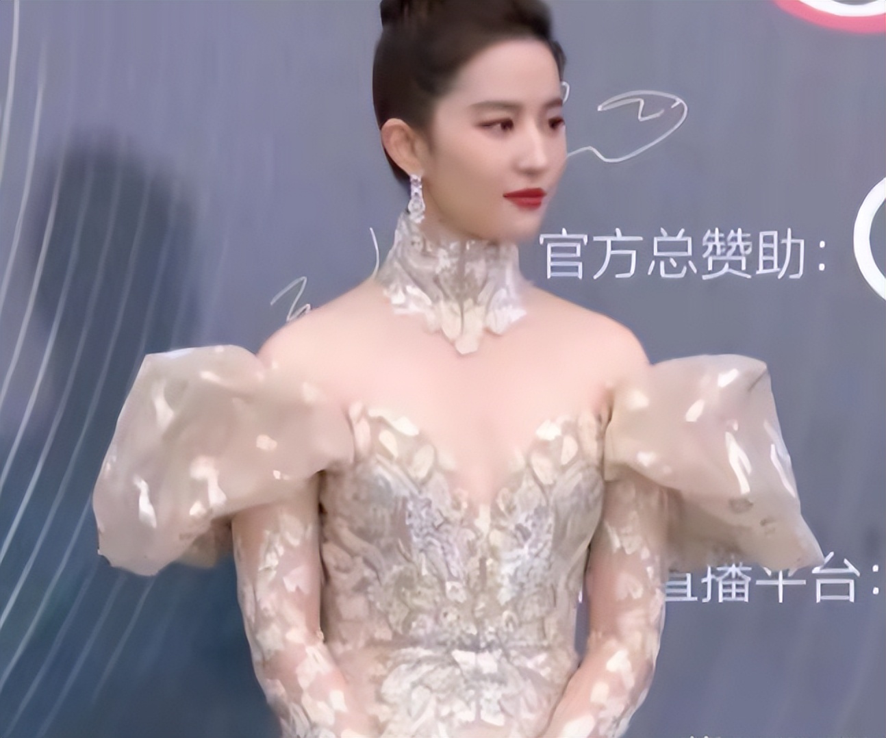 Bulgari event photo, Liu Yifei chooses the right dress after being thin ...