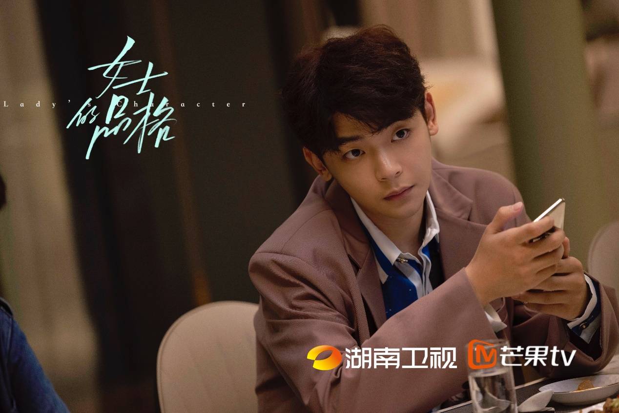 "A Lady's Dignity" started airing enthusiastically, and Chen Ruoyao's dirty braid style sparked ...