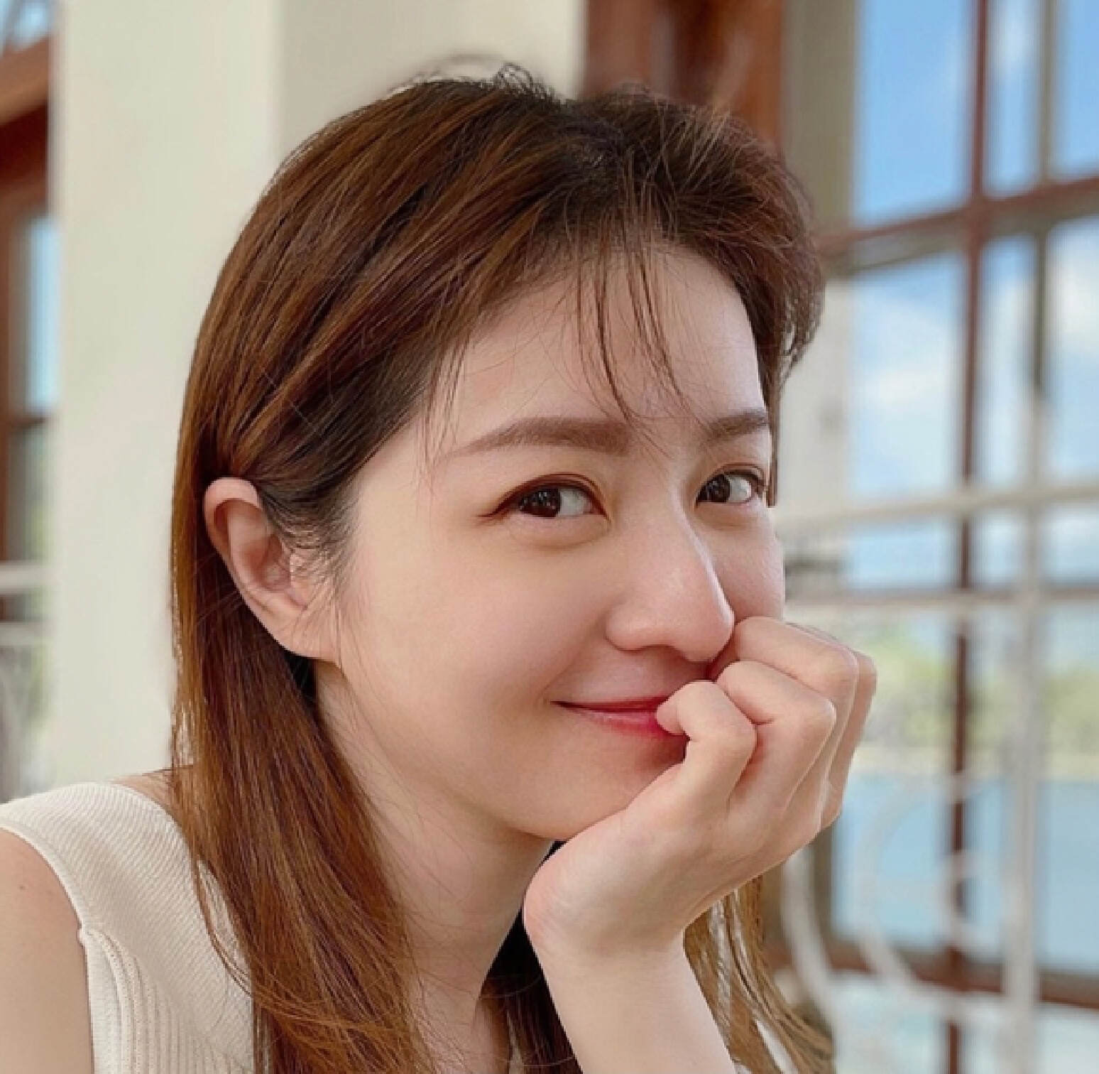 A well-known Hong Kong actress grows backwards, her skin is like a ...