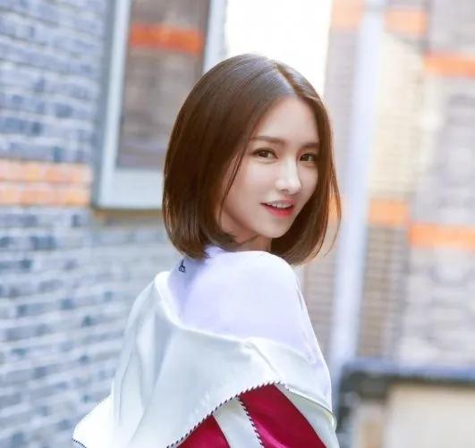 Miss Han Yiying, super beautiful e-sports goddess - iNEWS