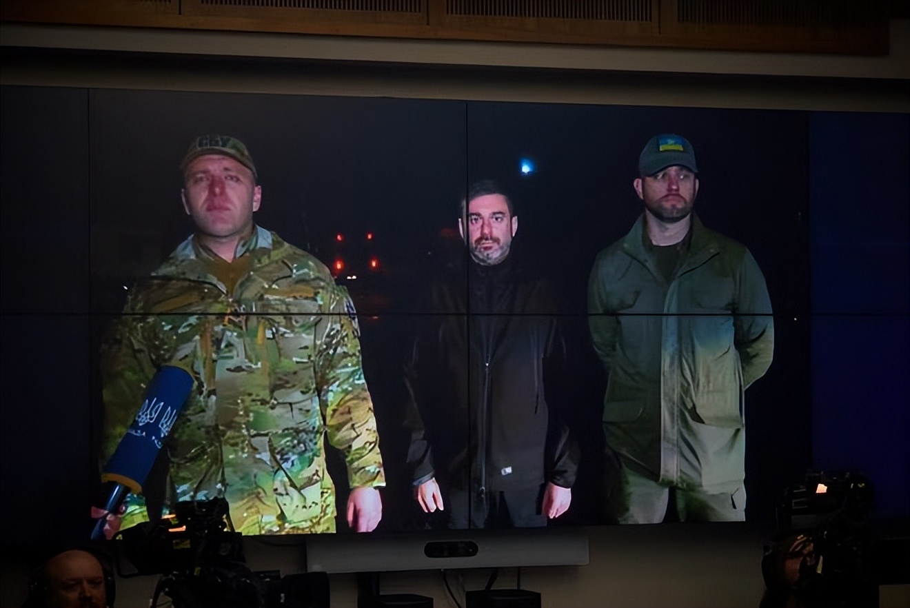 Zelensky talks to Azov commander released from captivity - iNEWS