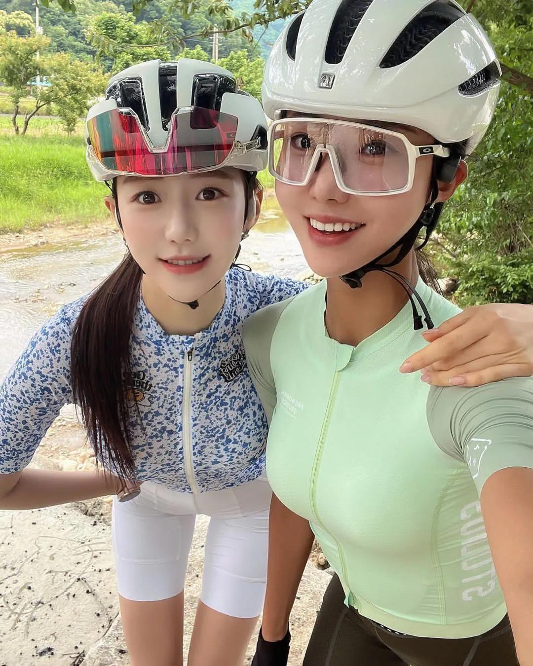 Jang Hye-eun and Min Chae-yun double mix show - iNEWS
