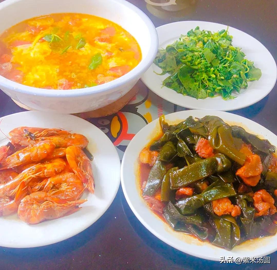My family's simple and delicious three dishes and one soup, there are ...