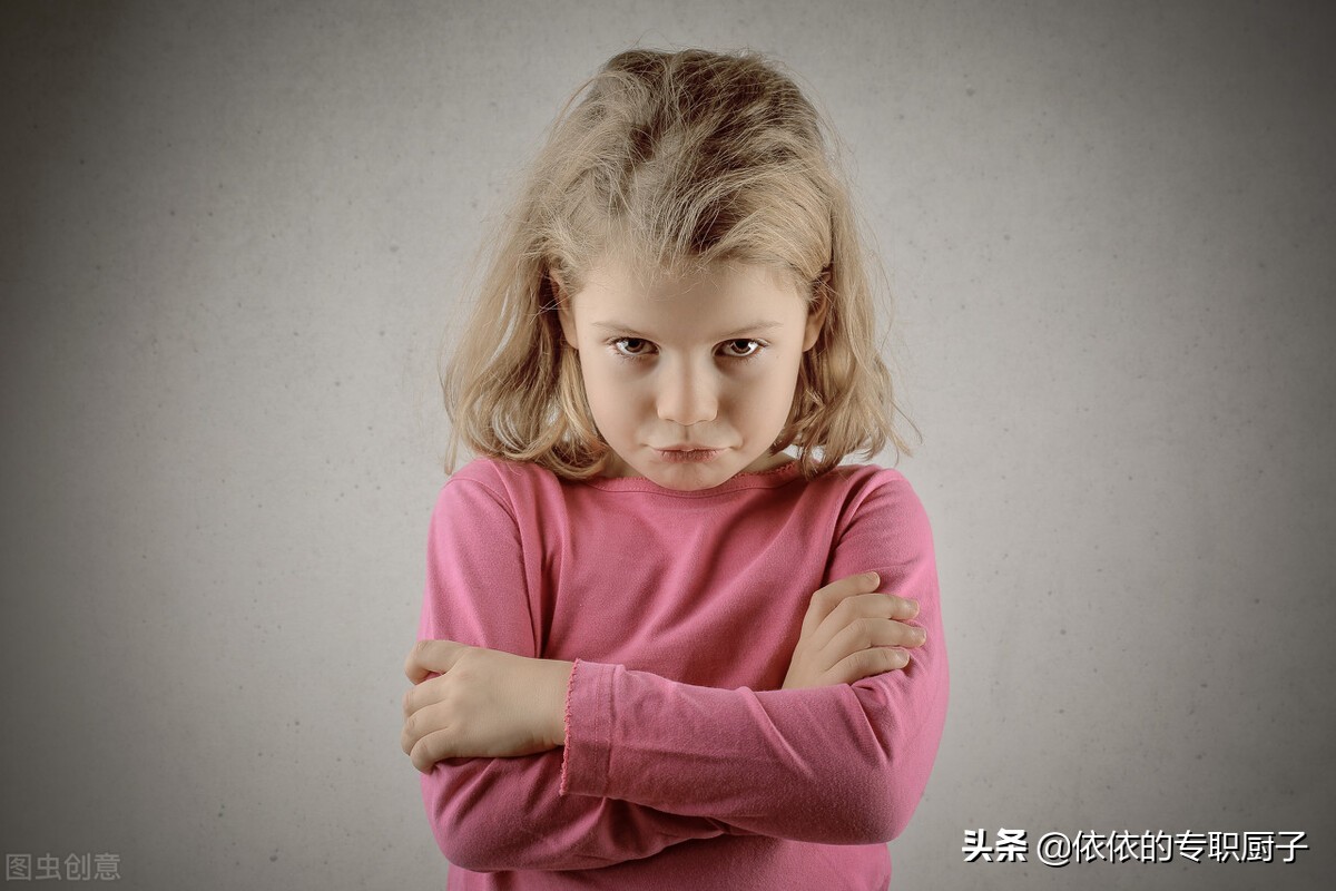 The children's bad habits are learned from their father - iNEWS