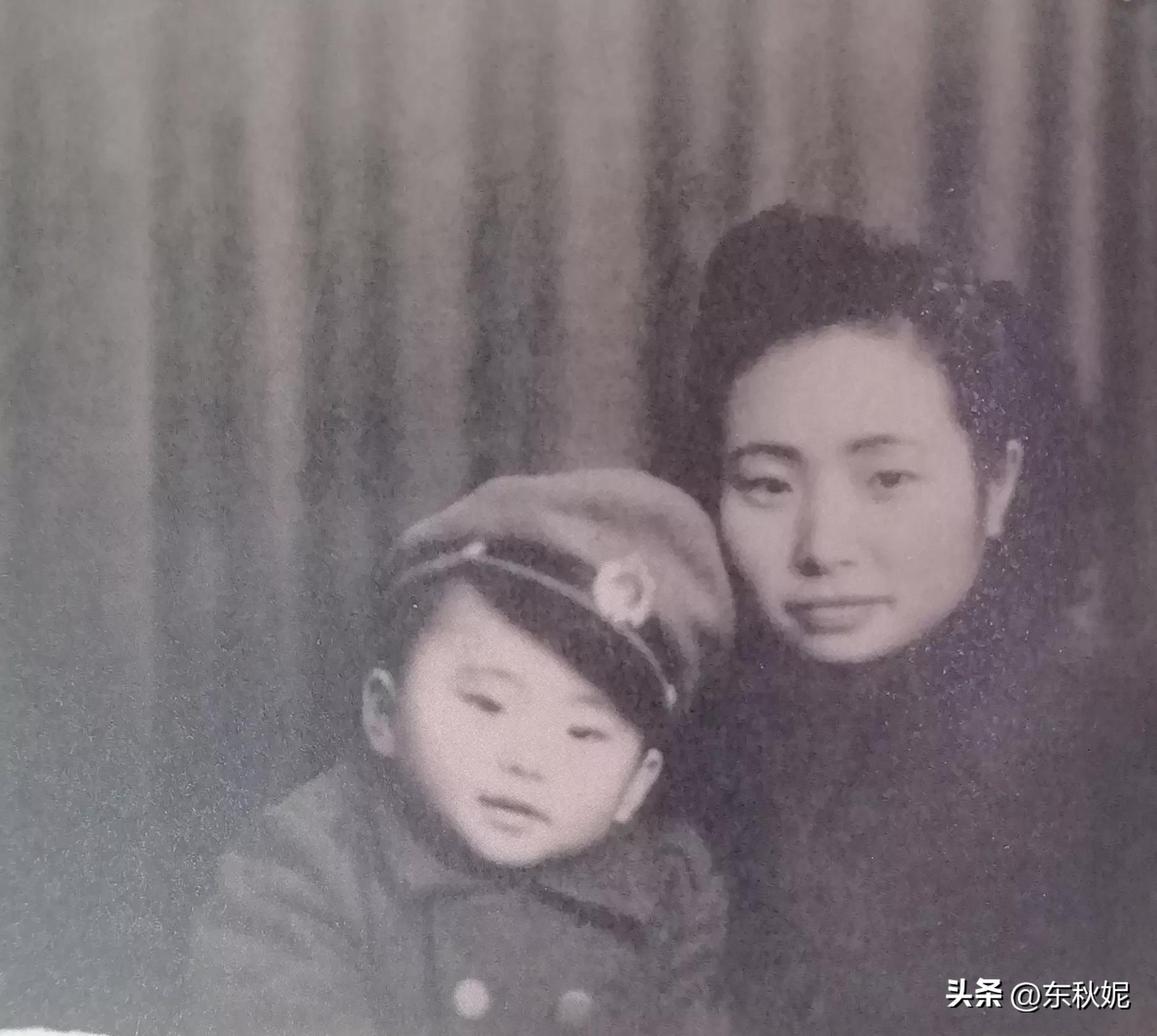 This is the only family portrait of Sister Jiang's family! - iMedia