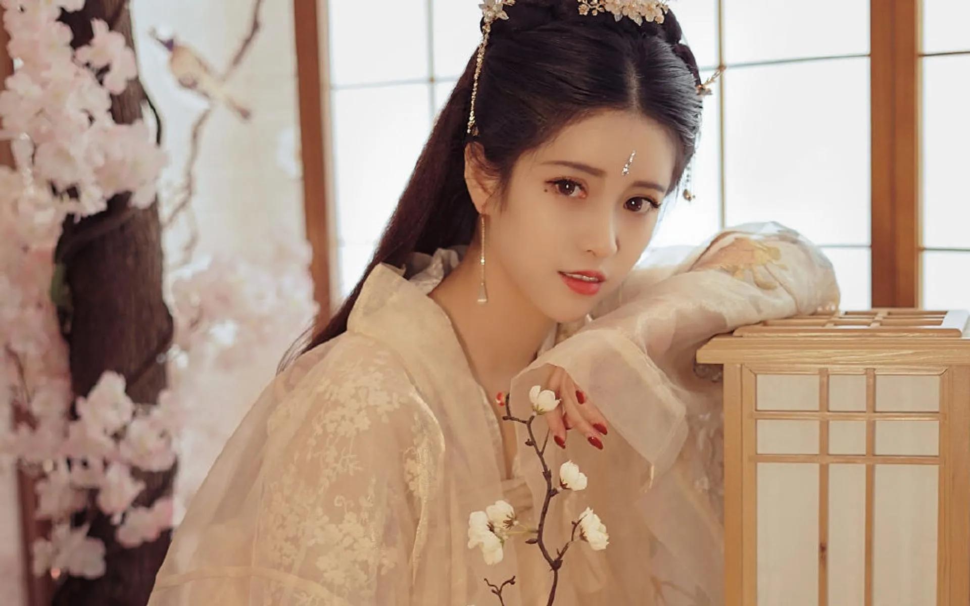 10 poems about beauties——Fanghua is peerless, at a glance... - iNEWS