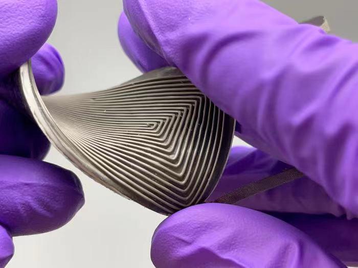 3D printed flexible wearables use body temperature to generate ...