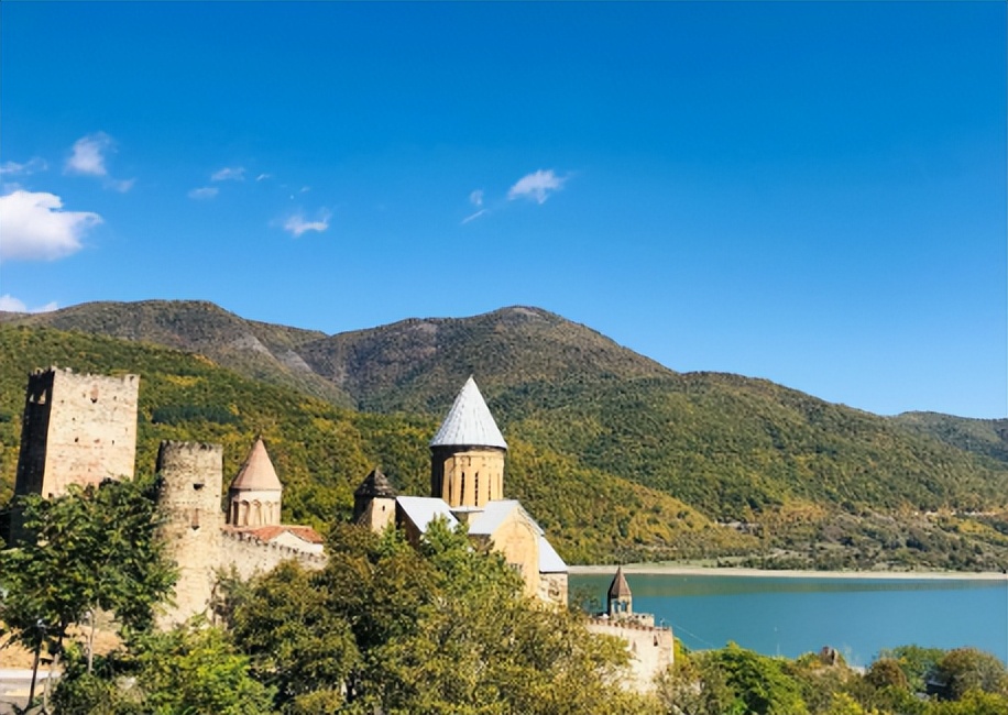 Main style features and richness of decorative elements of ancient ...