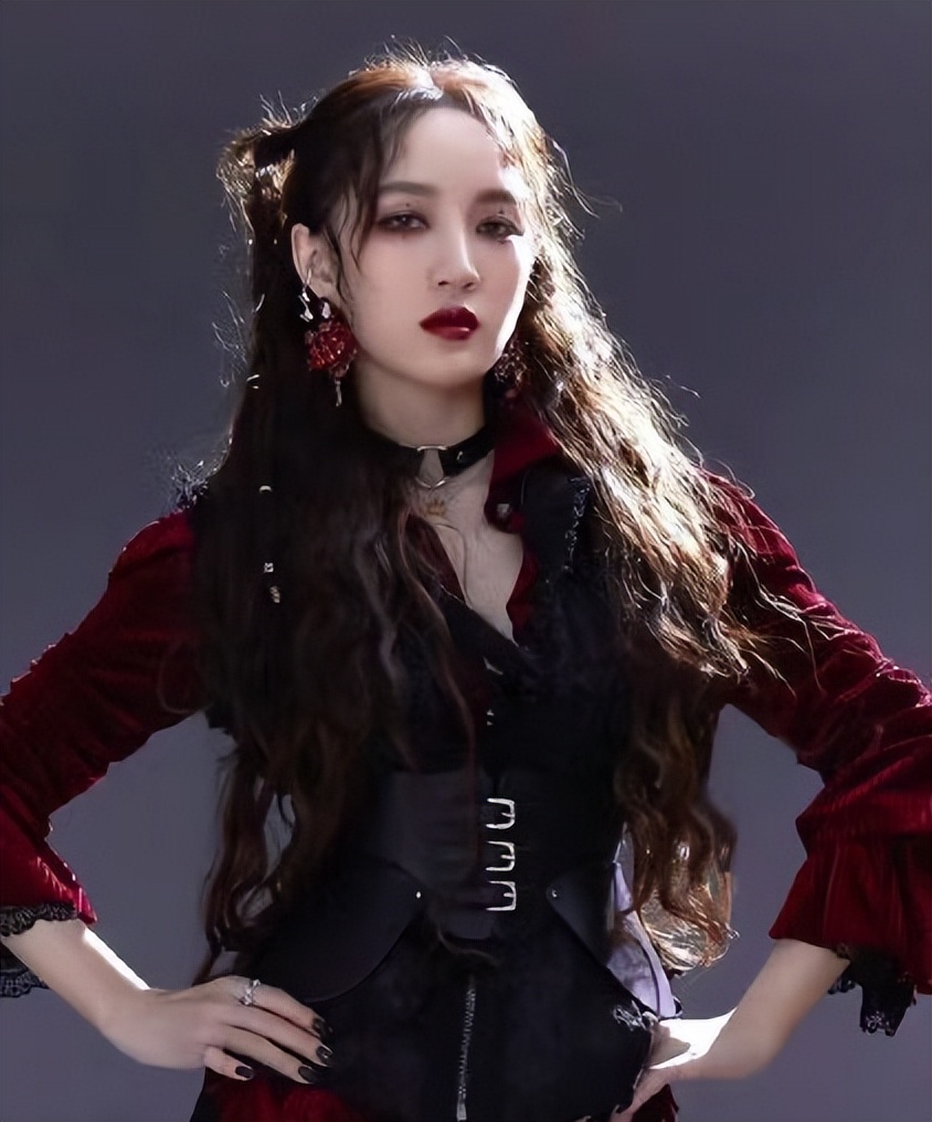 The three sisters of the fire, Meng Jia, Wang Feifei, and Li Sidani ...